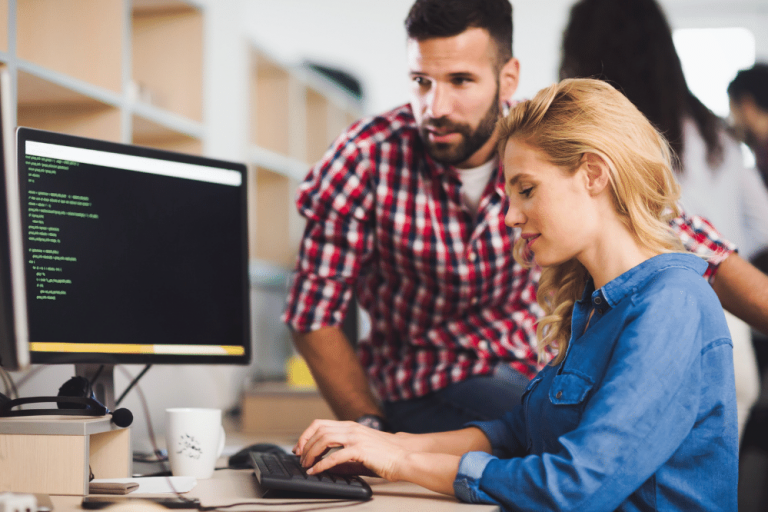 Computer Science vs Information Technology: 3 Main Differences