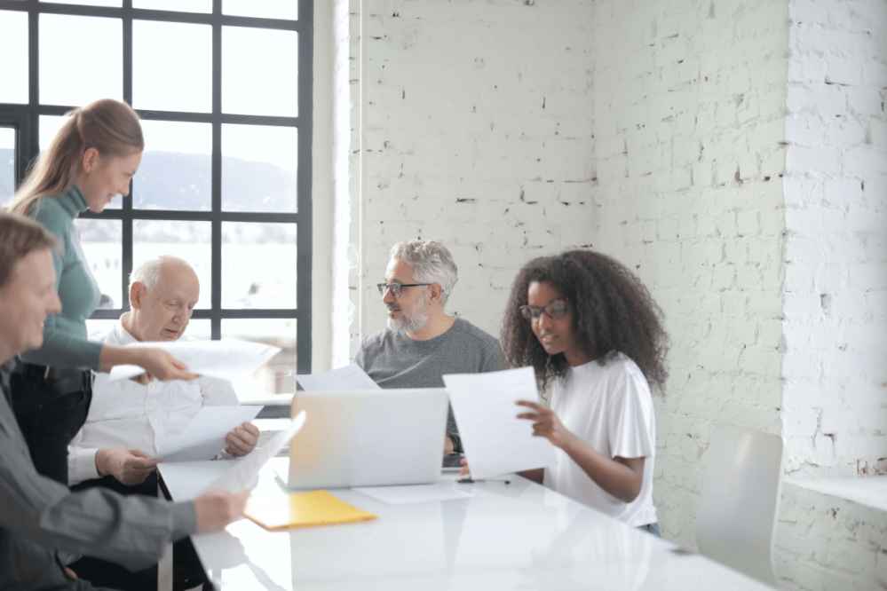 How to Improve Cross-Cultural Communication in the Workplace